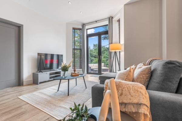 Luxury 2 Bed Terraced Apartment In Slough - Slough