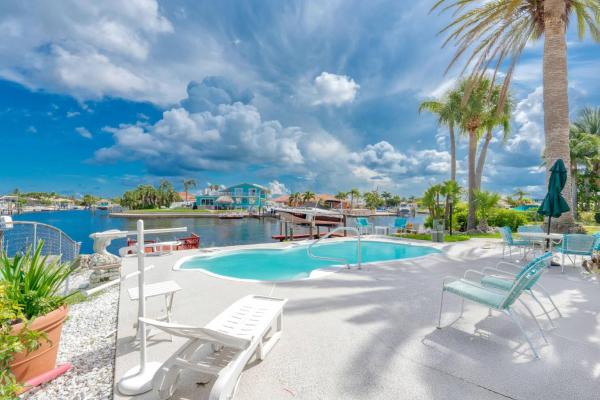 Waterfront Gulf Getaway - Holiday, FL