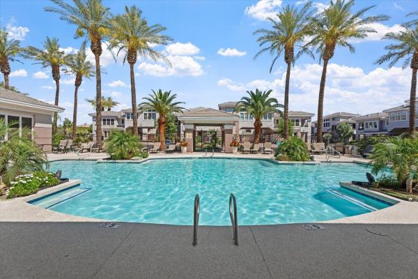 Lux Condo Pool, Jacuzzi, Gym & Golf Access - Phoenix, AZ