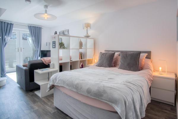 Portway Nook - 1 Bedroom Studio - Bishopston - Llanelli