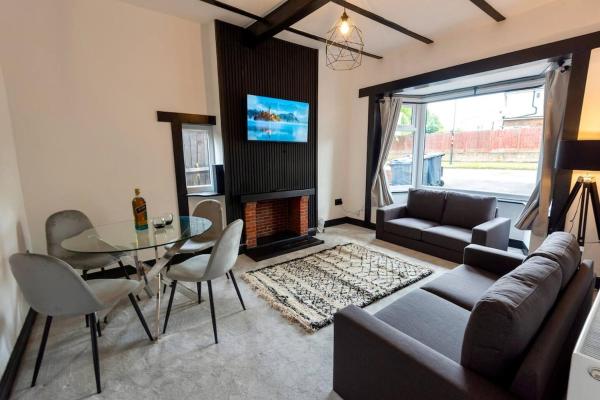 Elegant 4-bedroom Getaway - Parking For 4 Cars - Birmingham
