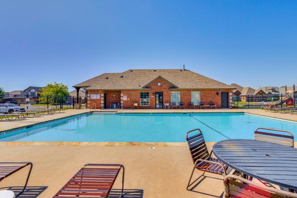14 Mi To Dtwn Okc Edmond Gem With Fenced Yard! - Edmond, OK