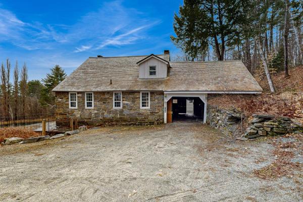 Auger Hole Retreat - Claremont, NH