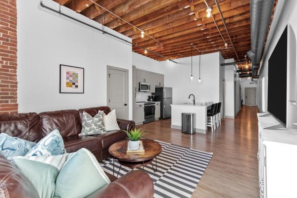 Brick & Bed, Riverfront Lofts, G 309 - CITY PARK