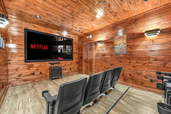 Cherokee Charm Holiday Home - Gatlinburg, TN