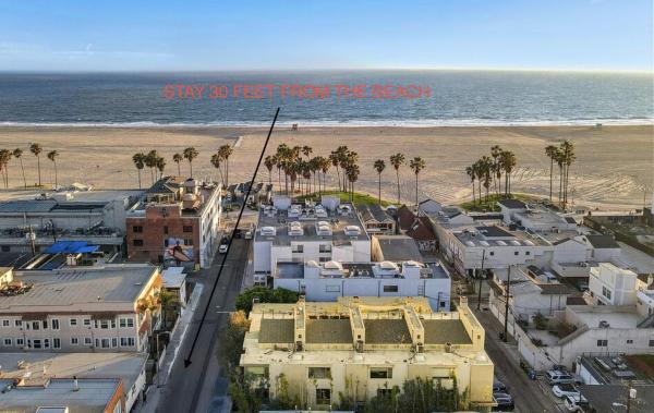 2 Bedroom Beach Apartment Home On Venice Beach With Free Parking - Santa Monica, CA