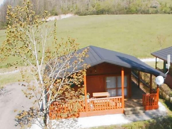 Chalet Pmr Avec Terrasse, 5 Pers, 2 Ch, 35m² - Api-1-52-283 - Baume-les-Messieurs