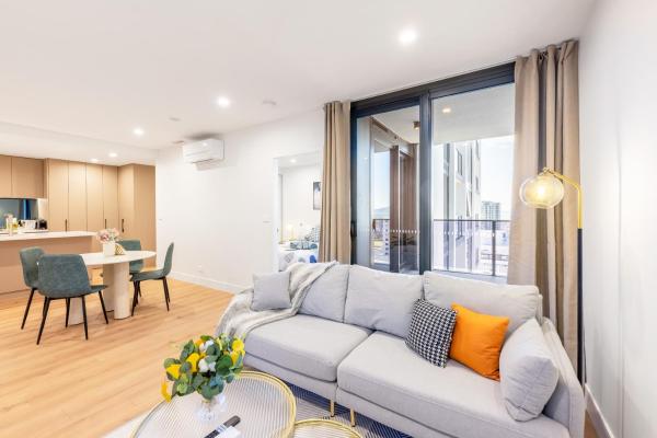 Central Woden Gem, Parking, Shops, Hospital - Canberra
