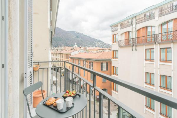 Central White Apartment By Rent All Como - Como