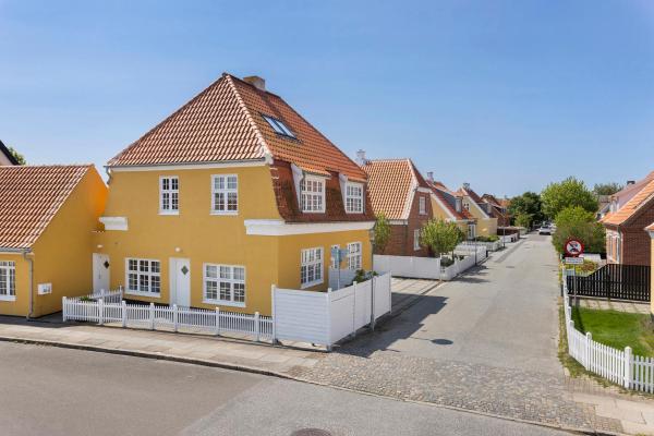 2 Centralt Beliggende Og Lyst Indrettet Lejlighed - Skagen