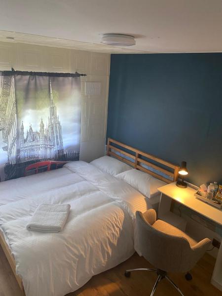 Heathrow Platform Rooms - Ruislip
