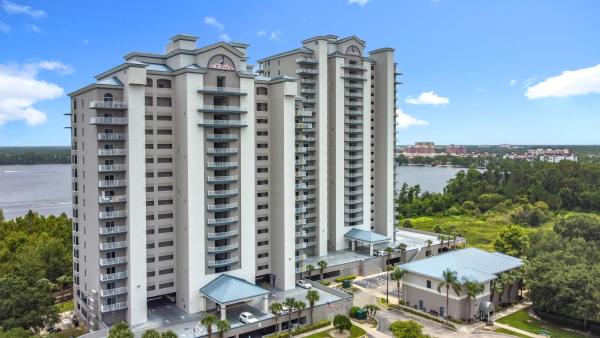 Beautiful Orlando Lakefront Condo 5 Minutes From Disney - United States