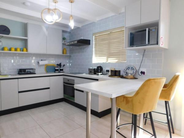 Modern Self-catering Apartment - Tyger Valley