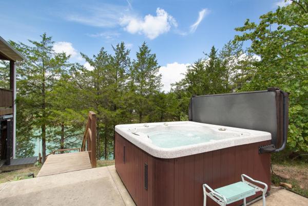 Smokies Sanctuary | Hot Tub | Fireplace | Firepit! - Dandridge, TN