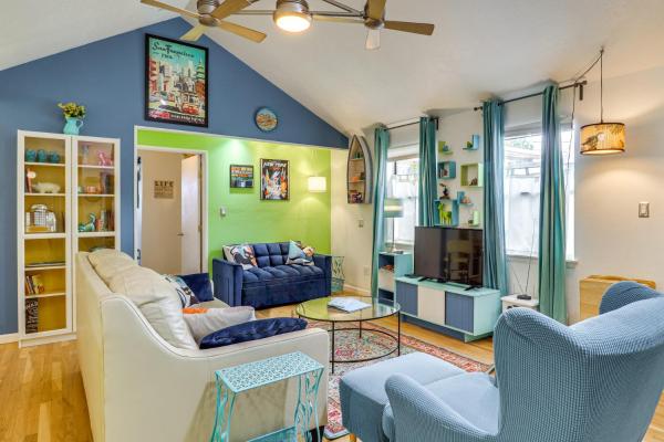 Outdoor Bar And Large Pool Retro Abq Retreat! - Albuquerque