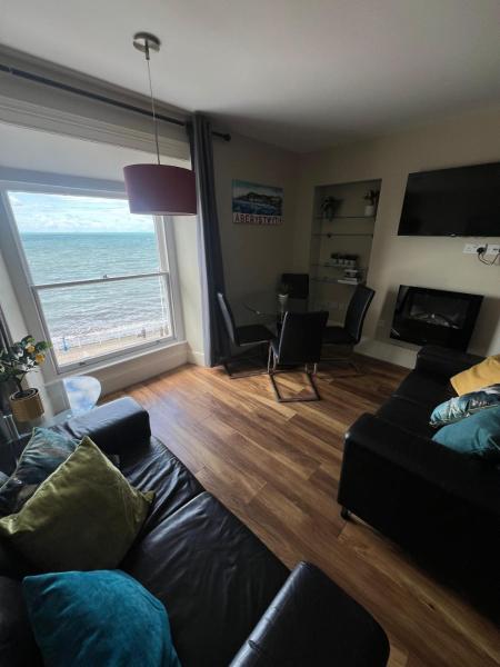 Two Bed Seafront Apartment - Sea Views - Aberystwyth