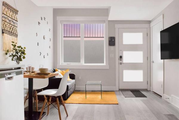 Modern 1br Home Full Kitchen Smarttv - Alberta