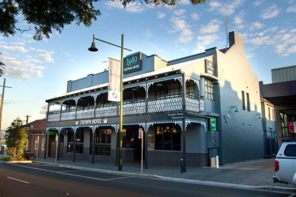 Crown Hotel Motel - The Oaks