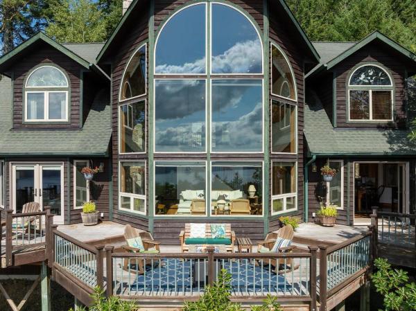 Stunning Sunsets, Luxe Lodging, Sauna And Spa - Orcas Island, WA