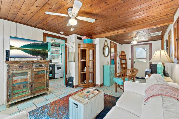 Beachcomber Oasis L 1930s Cottage L 1 Min To Beach - Vilano Beach, FL