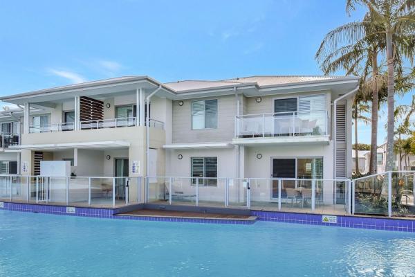 Pacific Blue Unit 175 Dual Swim Up - Nelson Bay