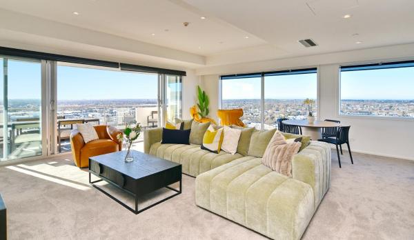 Pacific Horizon - Luxury Sky Suite - 19th Floor City Views - West Coast