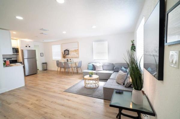 Chic And Cosy Newly Renovated Near The Beach - Pinellas County, FL