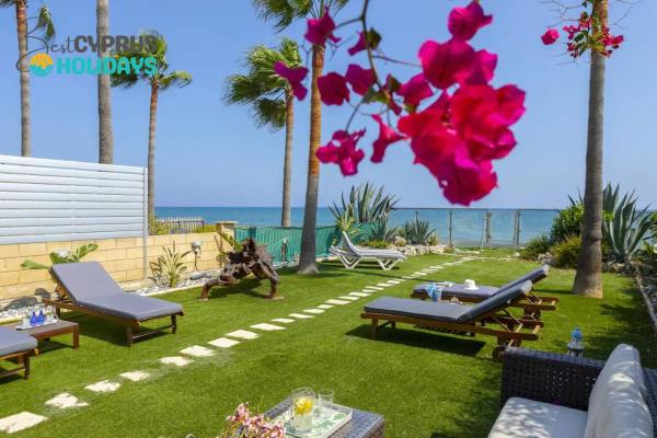 Beachfront Villa Carpe Diem - Larnaca