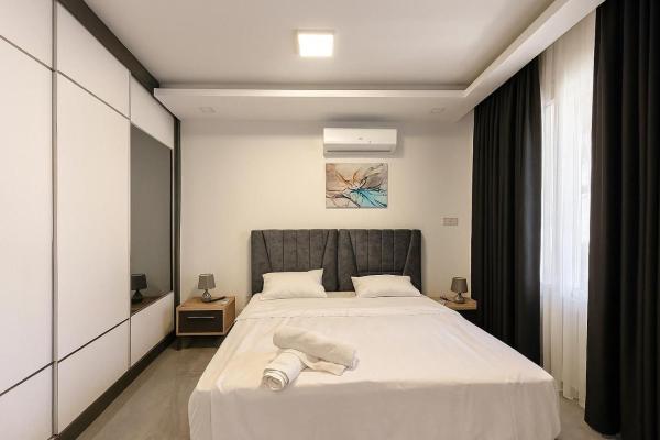 One-bedroom Apartment And Luxury Penthouse In A Poolside Complex - Chypre