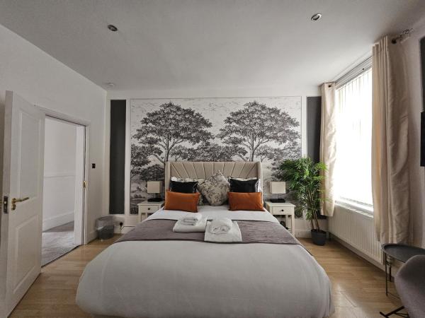 Stylish 5-bed Home With Free Parking Sleeps 12! - Manchester