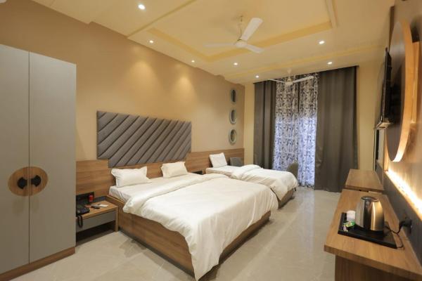 Hotel Black Harbour - Bharatpur