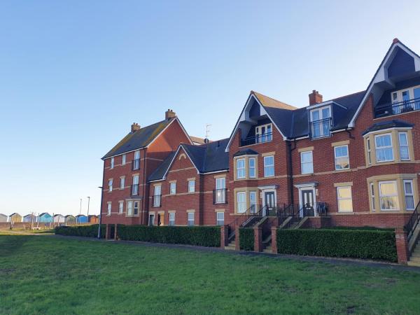 Martello Sunrise - Luxury 3-bedroom Seaview Beach House - Felixstowe