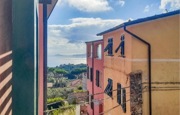 3 Bedroom Stunning Home In Montemarcello - Lerici