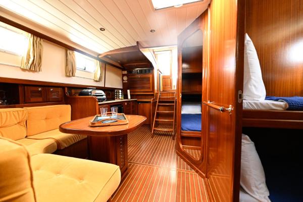 Luxury Yachts - Nassau