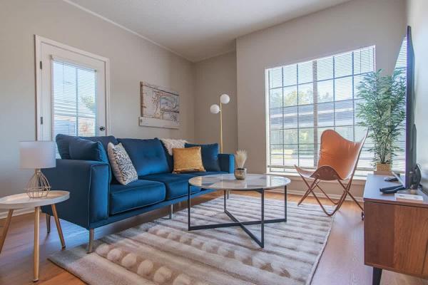 Boulevard Stays Quiet 1br King Suite Pool Gym Parking 01 - Irving, TX