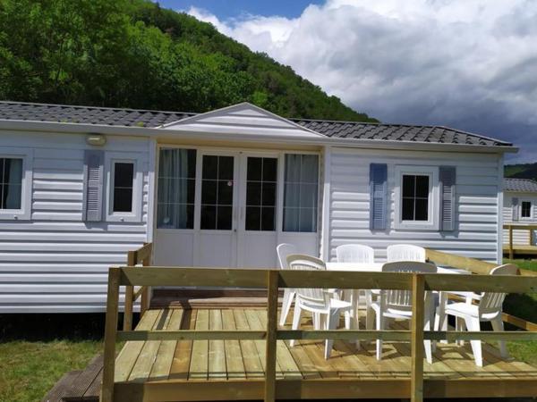 Mobil Home 8 Pers Avec Terrasse Au Chambon De Vorey - Api-1-52-428 - Haute-Loire