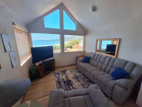 Oceanfront Cabin 3 W Jacuzzi & Impressive Views - Brookings, OR