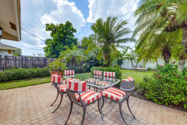 6 Mi To Lake Worth Beach Park Home With Fenced Yard - Palm Springs, FL