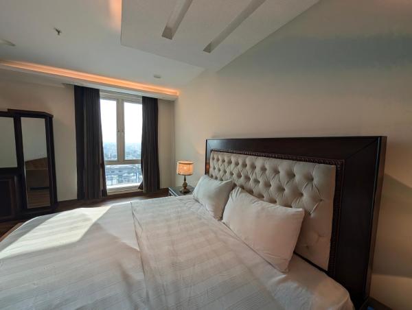 2-bed Classic Apartment In Goldcrest Mall And Residency By Alvis Suite - Lahore