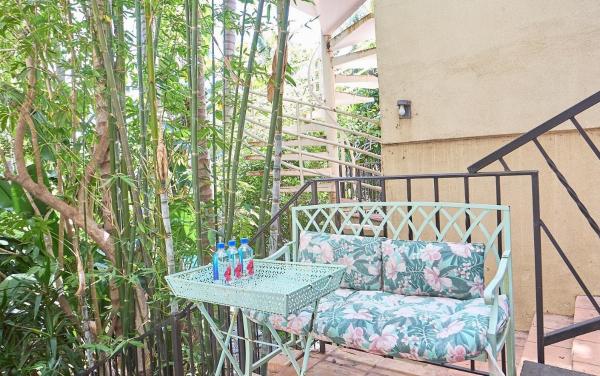 Royal Circus Suite - Bold, Theatrical & Unique - Beverly Hills, CA