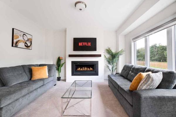 Tranquil Lakeside Townhouse - Orillia