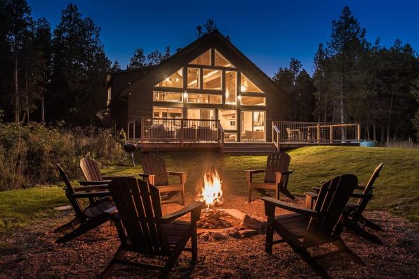 Luxury Tobermory Retreat Modern Home Hot Tub - Tobermory