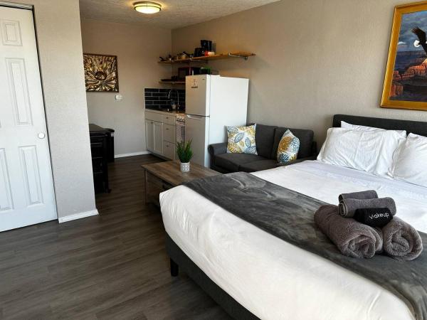 Studio Wbalcony - Near Nob Hill, Unm & Downtown - 阿爾伯克基