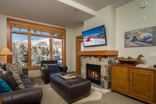 The Powder Den Cozy Alpine Basecamp - Snowmass Village, CO