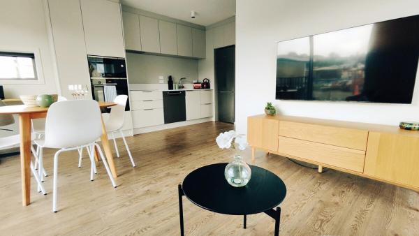 Sunny Ground Floor 2br Apartment Next To Hospital - Wellington