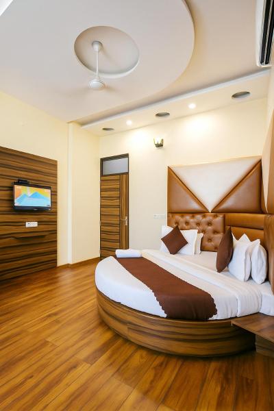 Hotel Woodcrest By Sidham Group !! Comfortable And Peaceful Stay !! Top Rated !! Preferred Hotel Chain - Panchkula