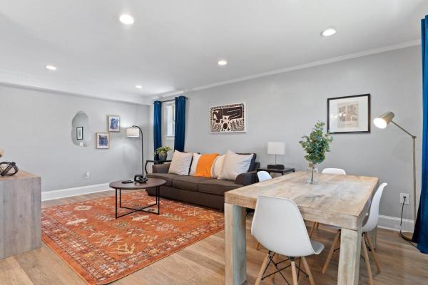 Oak-lined Garden District Balcony Condo - Metairie, LA