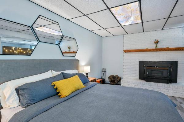 Romantic Garden Studio - 1br - Indoor Fireplace - Asheville, NC