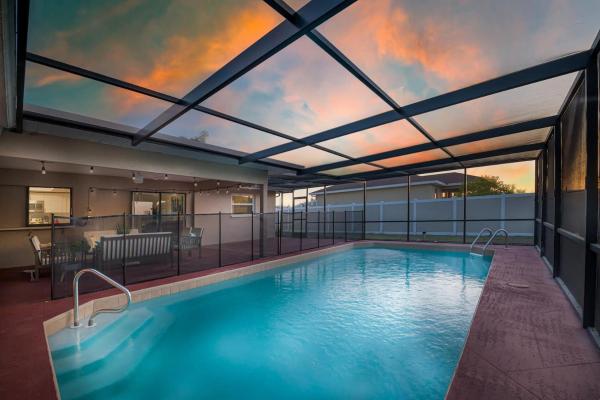 Heated Pool Game Room 9 Beds Families! - Cape Coral, FL