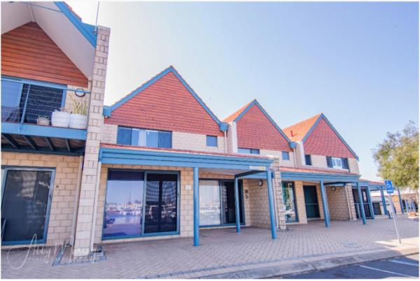 Portside Paradise Marina-front Retreat With Views - Broadwater